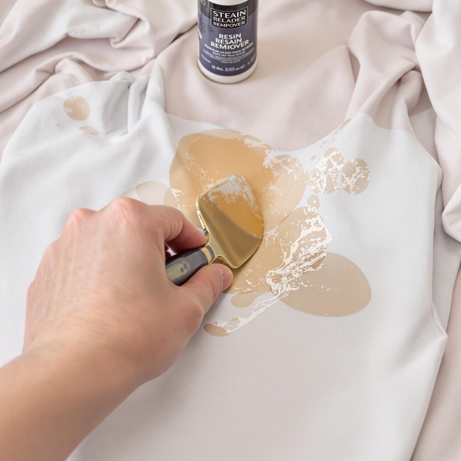 Comment enlever une tache de résine sur différents tissus ? - Le Loisir ...